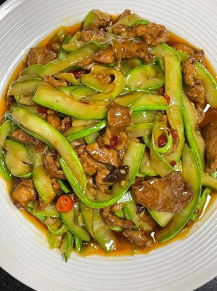 西葫芦炒肉怎么炒才脆嫩_西葫芦炒肉用不用焯水-第1张图片-山城妙识