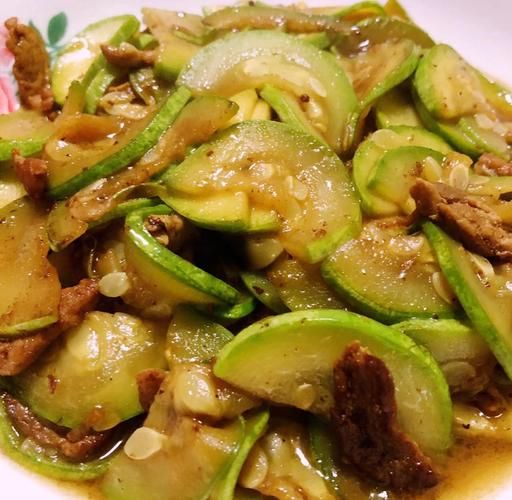西葫芦炒肉怎么炒才脆嫩_西葫芦炒肉用不用焯水-第3张图片-山城妙识