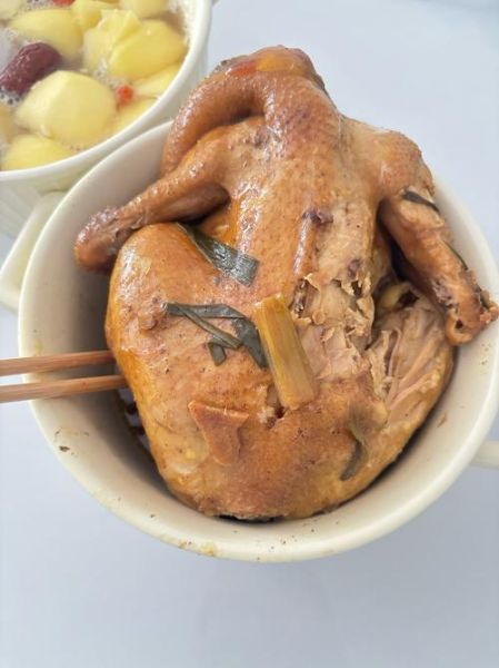 电饭煲无水焖鸡的做法_电饭煲焖鸡需要放水吗-第1张图片-山城妙识