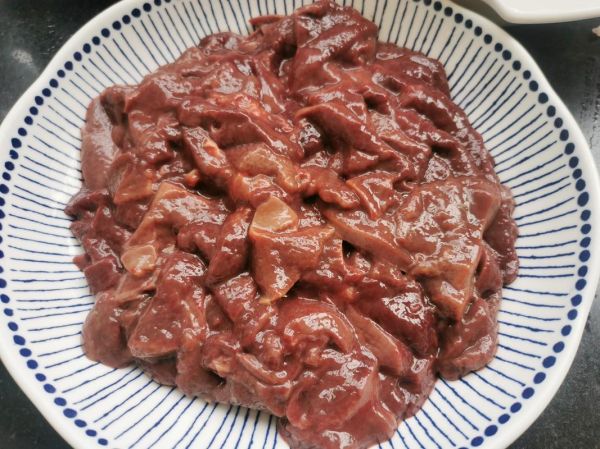 炒猪肝要不要焯水_焯水后口感会变老吗-第3张图片-山城妙识 炒猪肝要不要焯水_焯水后口感会变老吗-第3张图片-山城妙识