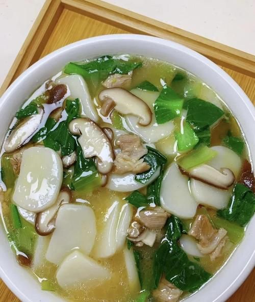 青菜肉丝年糕汤怎么做_家常年糕汤做法-第1张图片-山城妙识 青菜肉丝年糕汤怎么做_家常年糕汤做法-第1张图片-山城妙识