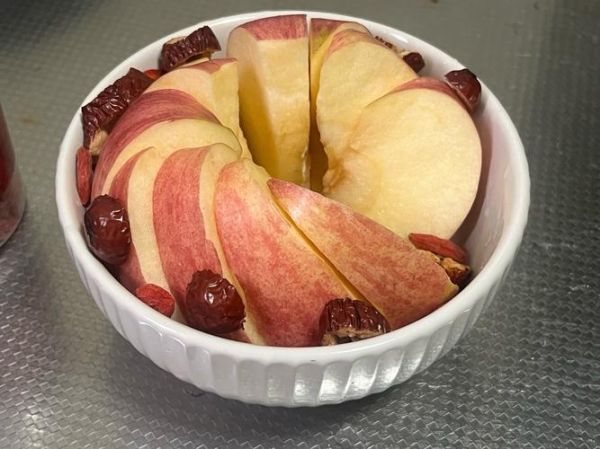 苹果怎么吃最好吃_苹果的正确吃法大全-第2张图片-山城妙识 苹果怎么吃最好吃_苹果的正确吃法大全-第2张图片-山城妙识