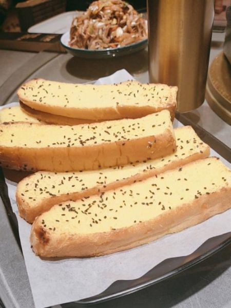 烤面包片怎么做_蜂蜜涂抹技巧-第2张图片-山城妙识