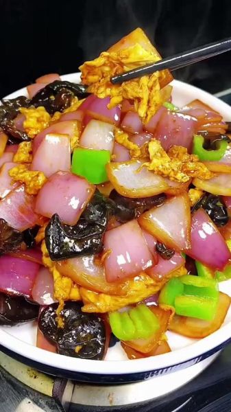 圆葱炒鸡蛋怎么做_圆葱炒鸡蛋的营养价值-第1张图片-山城妙识