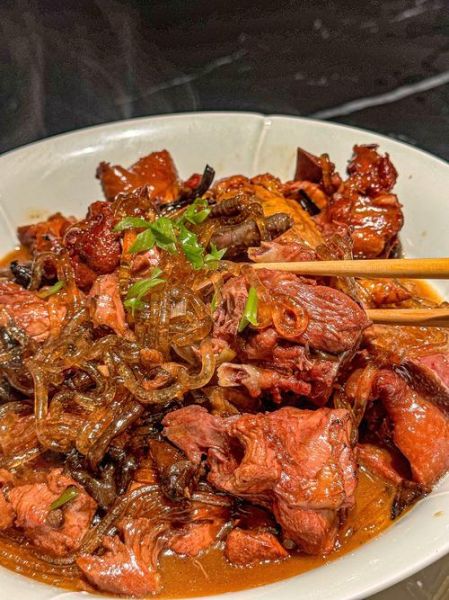 鸡炖蘑菇怎么做_东北小鸡炖蘑菇正宗做法-第1张图片-山城妙识