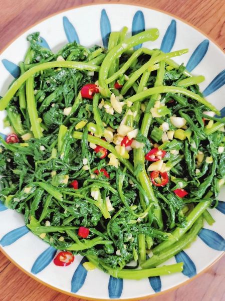 凉拌茼蒿怎么做好吃_凉拌茼蒿的做法窍门-第1张图片-山城妙识