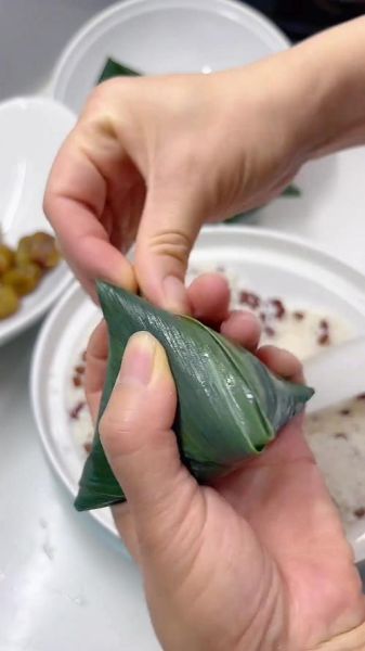 肉粽子怎么包_肉粽子包法慢动作视频-第2张图片-山城妙识