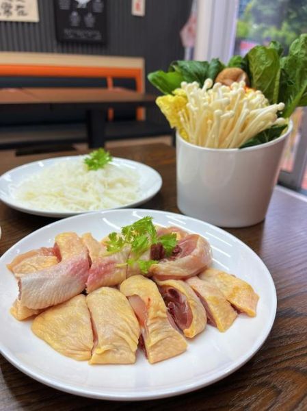 鸡肉火锅配菜有哪些_鸡肉火锅配菜怎么搭配-第1张图片-山城妙识 鸡肉火锅配菜有哪些_鸡肉火锅配菜怎么搭配-第1张图片-山城妙识