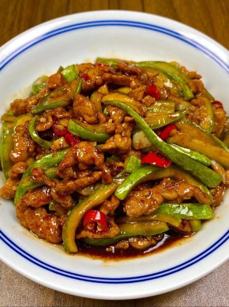 西葫芦炒肉怎么炒好吃_西葫芦炒肉用不用焯水-第3张图片-山城妙识