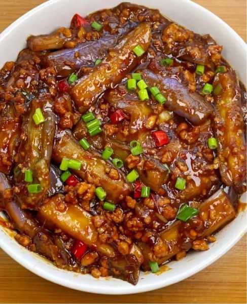 茄子炒瘦肉怎么炒好吃又简单_茄子炒肉先炒哪个-第1张图片-山城妙识