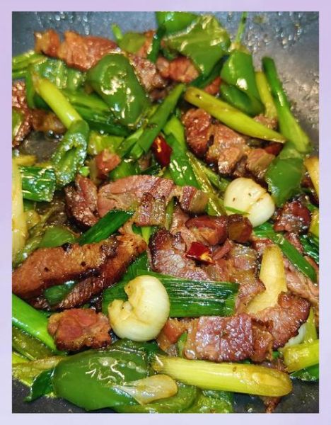 湖南烟熏腊肉怎么炒好吃_腊肉炒前要不要焯水-第1张图片-山城妙识 湖南烟熏腊肉怎么炒好吃_腊肉炒前要不要焯水-第1张图片-山城妙识