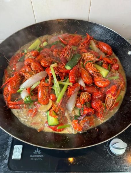 小龙虾怎么做才好吃又简单_家庭版懒人做法-第1张图片-山城妙识