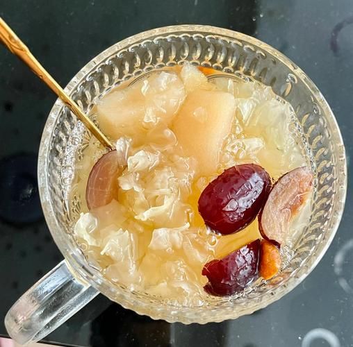 冰糖银耳雪梨羹怎么做_润肺止咳效果好吗-第1张图片-山城妙识 冰糖银耳雪梨羹怎么做_润肺止咳效果好吗-第1张图片-山城妙识