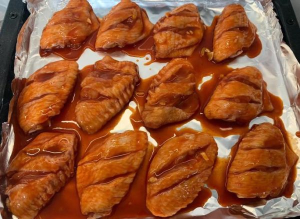 奥尔良鸡翅怎么腌制_奥尔良鸡翅腌制多久才入味-第1张图片-山城妙识