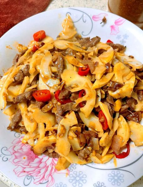 酸笋炒什么好吃_酸笋炒牛肉还是鸡肉更香-第1张图片-山城妙识