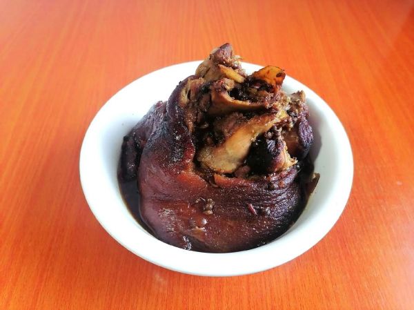 酱肘子最正宗的做法_家庭版酱肘子怎么做-第3张图片-山城妙识