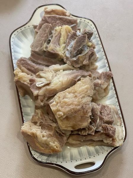 牛排骨怎么煲汤好喝又营养_牛排骨汤放什么配料-第1张图片-山城妙识 牛排骨怎么煲汤好喝又营养_牛排骨汤放什么配料-第1张图片-山城妙识