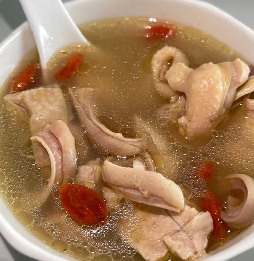 猪肚鸡汤怎么做_猪肚鸡汤配料有哪些-第1张图片-山城妙识 猪肚鸡汤怎么做_猪肚鸡汤配料有哪些-第1张图片-山城妙识