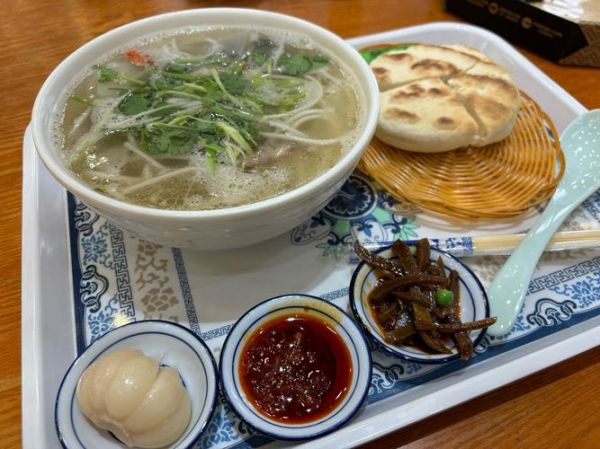 羊肉泡馍是哪里的特产_羊肉泡馍起源于哪个城市-第2张图片-山城妙识