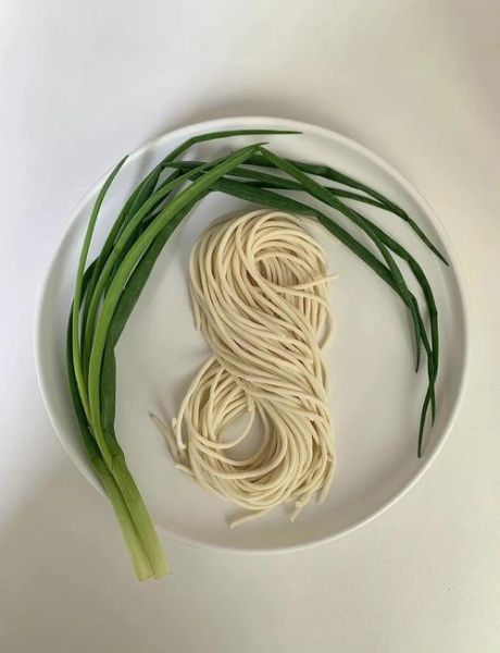 家庭版葱油拌面怎么做_葱油拌面酱汁比例是多少-第1张图片-山城妙识