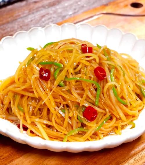 酸辣土豆丝怎么炒好吃又简单_土豆丝不软不糊的秘诀-第1张图片-山城妙识