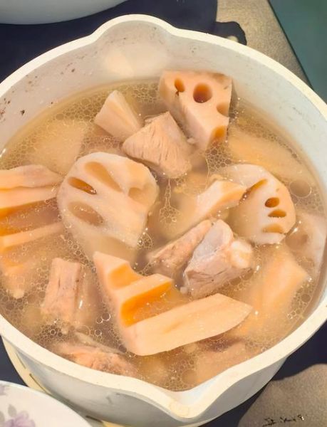 莲藕排骨汤怎么炖最好喝_家常做法-第1张图片-山城妙识 莲藕排骨汤怎么炖最好喝_家常做法-第1张图片-山城妙识