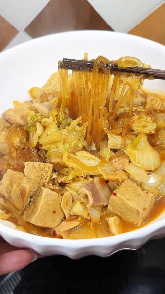 白菜粉条炖豆腐怎么做_白菜粉条炖豆腐热量高吗-第3张图片-山城妙识 白菜粉条炖豆腐怎么做_白菜粉条炖豆腐热量高吗-第3张图片-山城妙识