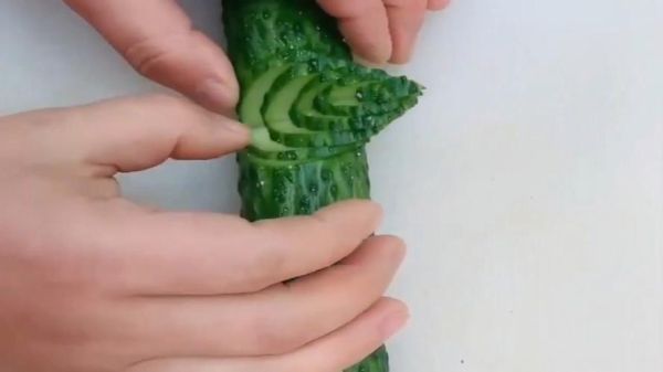 黄瓜怎么切好看_黄瓜花式切法步骤-第3张图片-山城妙识 黄瓜怎么切好看_黄瓜花式切法步骤-第3张图片-山城妙识