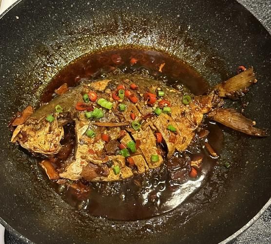 红烧金鲳鱼怎么做好吃_红烧金鲳鱼的家常做法-第3张图片-山城妙识