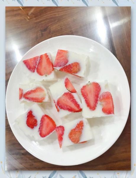 草莓牛奶果冻怎么做_草莓牛奶果冻的做法大全-第1张图片-山城妙识