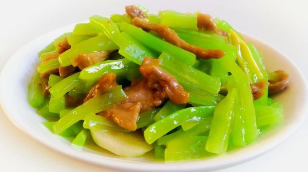 青笋炒肉片怎么做_青笋炒肉片需要焯水吗-第1张图片-山城妙识