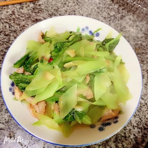 青笋炒肉片怎么做_青笋炒肉片需要焯水吗-第3张图片-山城妙识