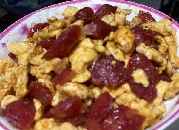 腊肠炒鸡蛋怎么做才好吃_腊肠炒鸡蛋需要焯水吗-第1张图片-山城妙识 腊肠炒鸡蛋怎么做才好吃_腊肠炒鸡蛋需要焯水吗-第1张图片-山城妙识