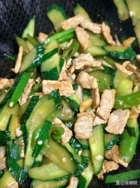 黄瓜炒肉怎么炒才脆嫩_黄瓜炒肉用不用焯水-第1张图片-山城妙识 黄瓜炒肉怎么炒才脆嫩_黄瓜炒肉用不用焯水-第1张图片-山城妙识