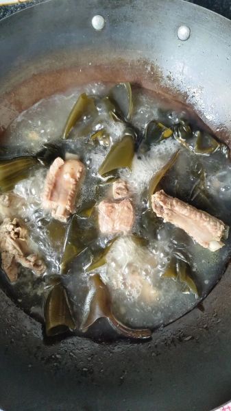 海带排骨汤怎么炖不腥_海带排骨汤做法大全-第1张图片-山城妙识 海带排骨汤怎么炖不腥_海带排骨汤做法大全-第1张图片-山城妙识