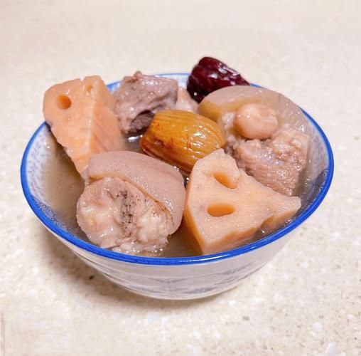 莲藕猪手怎么做_莲藕猪手汤的做法-第1张图片-山城妙识