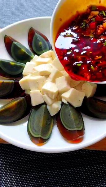 皮蛋拌豆腐怎么做最好吃_皮蛋拌豆腐的酱汁怎么调-第1张图片-山城妙识 皮蛋拌豆腐怎么做最好吃_皮蛋拌豆腐的酱汁怎么调-第1张图片-山城妙识