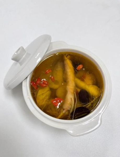 炖鸡汤放哪四样补气血_气血双补的四种食材-第2张图片-山城妙识 炖鸡汤放哪四样补气血_气血双补的四种食材-第2张图片-山城妙识