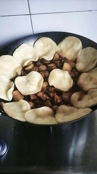 炖菜锅贴饼的做法大全_锅贴饼怎么和面更松软-第1张图片-山城妙识