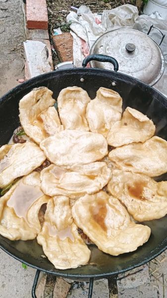 炖菜锅贴饼的做法大全_锅贴饼怎么和面更松软-第2张图片-山城妙识
