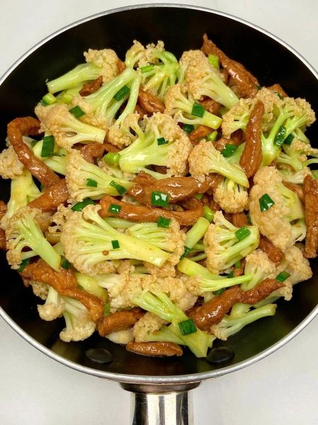 花菜肉片怎么炒_花菜炒肉片的家常做法-第1张图片-山城妙识