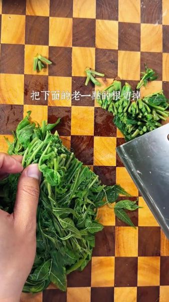 香椿饼怎么做_香椿饼的家常做法-第2张图片-山城妙识