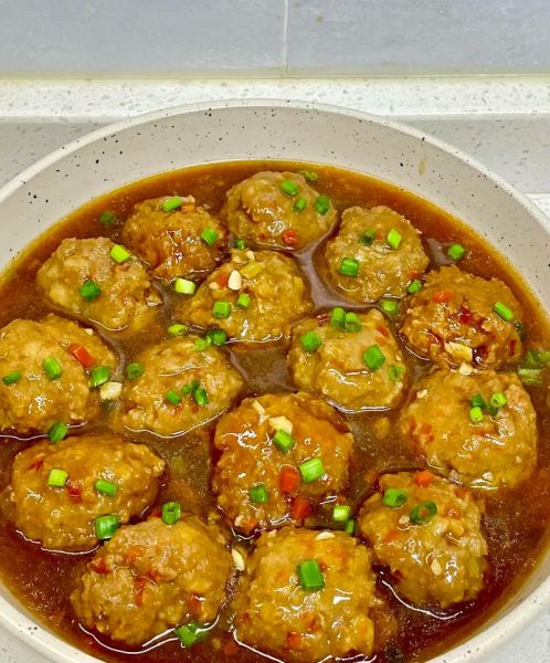 狮子头炖豆腐怎么做_狮子头炖豆腐的家常做法-第1张图片-山城妙识