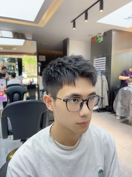 杏仁眼男生适合什么发型_杏仁眼男生好看吗-第3张图片-山城妙识 杏仁眼男生适合什么发型_杏仁眼男生好看吗-第3张图片-山城妙识