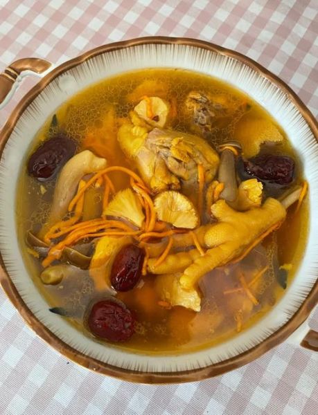冬菇炖鸡汤的做法_冬菇炖鸡汤的功效-第1张图片-山城妙识 冬菇炖鸡汤的做法_冬菇炖鸡汤的功效-第1张图片-山城妙识