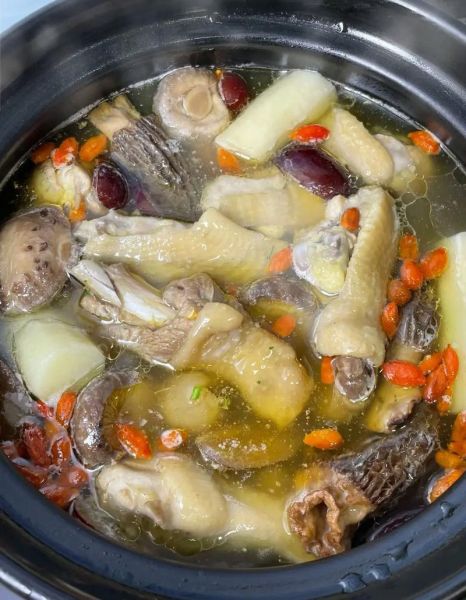 冬菇炖鸡汤的做法_冬菇炖鸡汤的功效-第2张图片-山城妙识 冬菇炖鸡汤的做法_冬菇炖鸡汤的功效-第2张图片-山城妙识