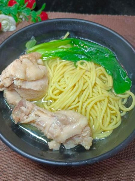 鸡汤面热量高吗_鸡汤面有营养吗-第1张图片-山城妙识 鸡汤面热量高吗_鸡汤面有营养吗-第1张图片-山城妙识