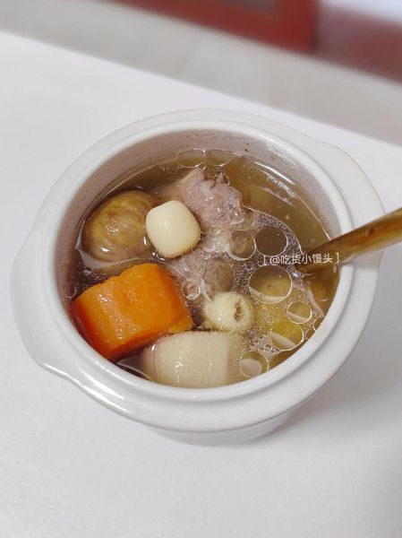 莲子煲汤搭配什么食材好_莲子煲汤的做法大全-第2张图片-山城妙识 莲子煲汤搭配什么食材好_莲子煲汤的做法大全-第2张图片-山城妙识