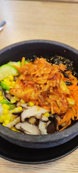 辣白菜五花肉石锅拌饭怎么做_石锅拌饭热量高吗-第1张图片-山城妙识