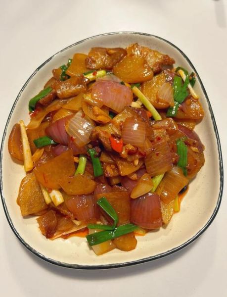 爆炒回锅肉的家常做法_回锅肉先煮还是先炒-第2张图片-山城妙识 爆炒回锅肉的家常做法_回锅肉先煮还是先炒-第2张图片-山城妙识